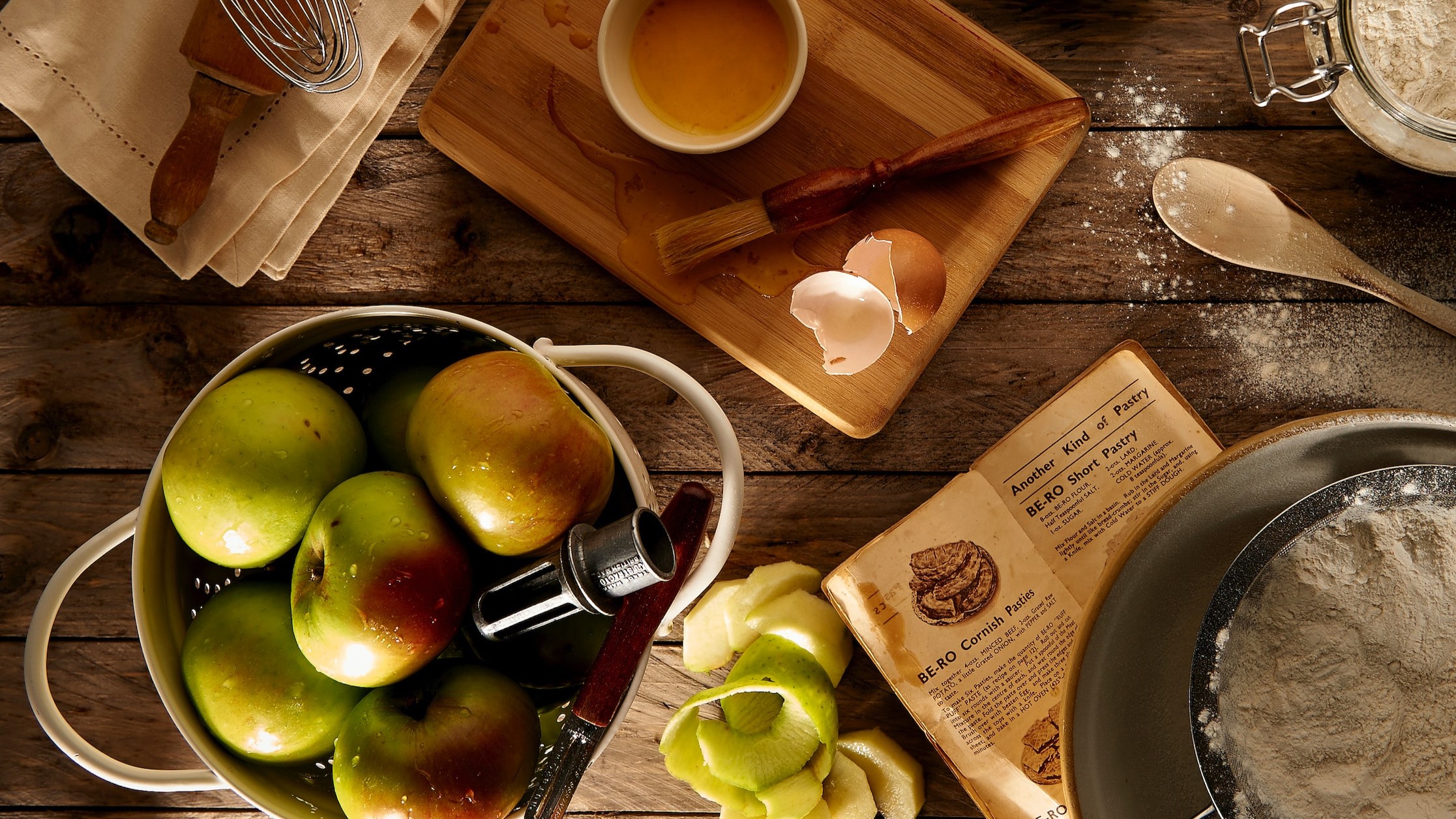 The Brothers Grimm Cookbook: Trying Recipes Based on Fairy Tales - SWW