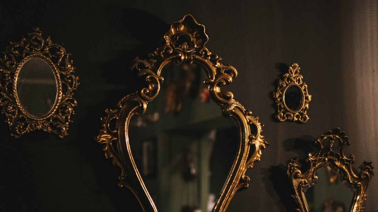 Magic Mirrors in Fairy Tales: A Reflection on a Timeless Symbol - SWW